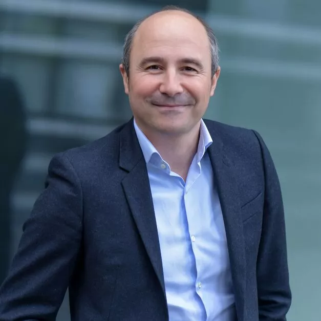 Lucas DONNE , Directeur de Participations - Société Générale